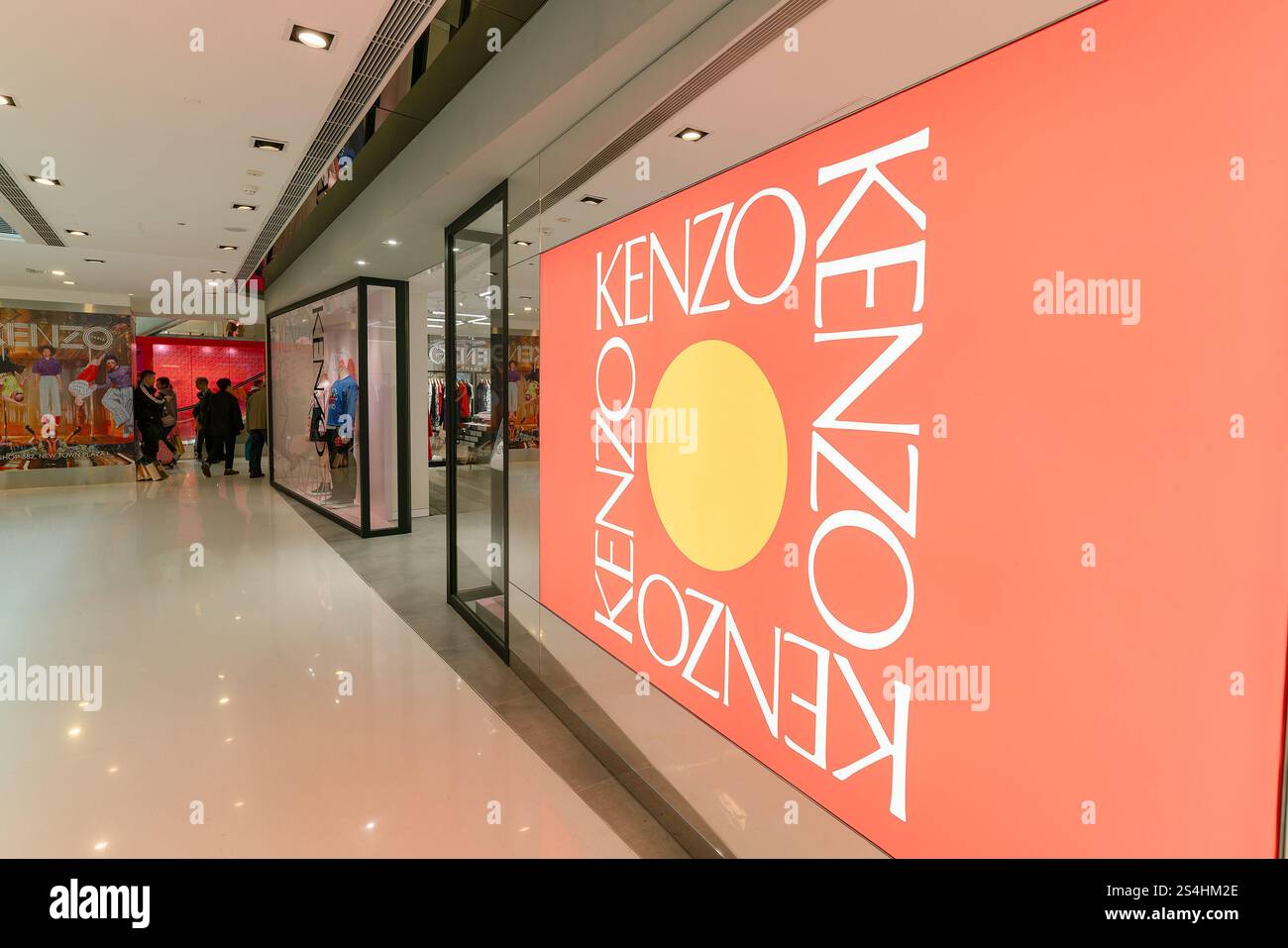 HONG KONG, CHINA - FEBRUARY 01, 2019: storefront of Kenzo store in Hong ...