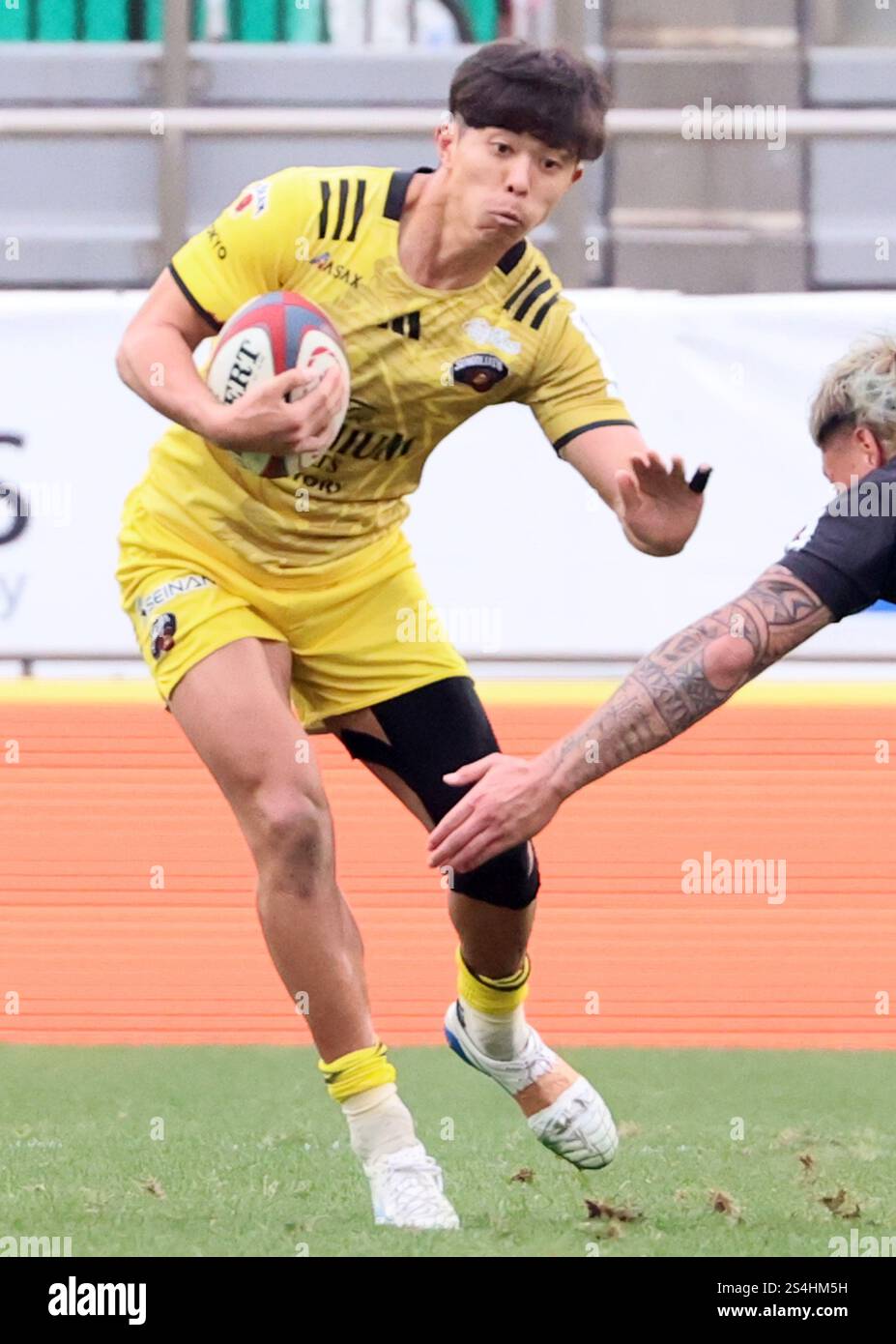 Tokyo, Japan. 12th Jan, 2025. Tokyo Suntory Sungoliath full back Ryosuke Kawase carries the ball ...