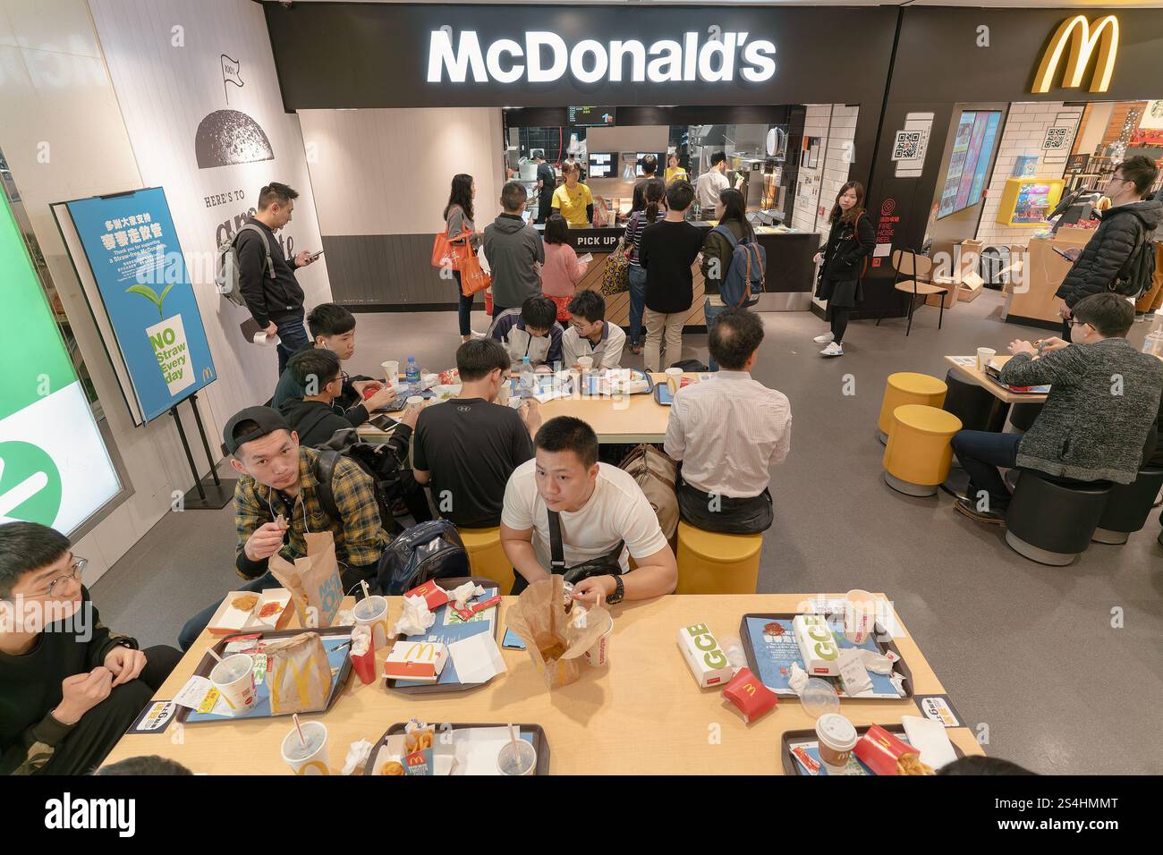 HONG KONG, CHINA - FEBRUARY 01, 2019: people sitting and eating at ...