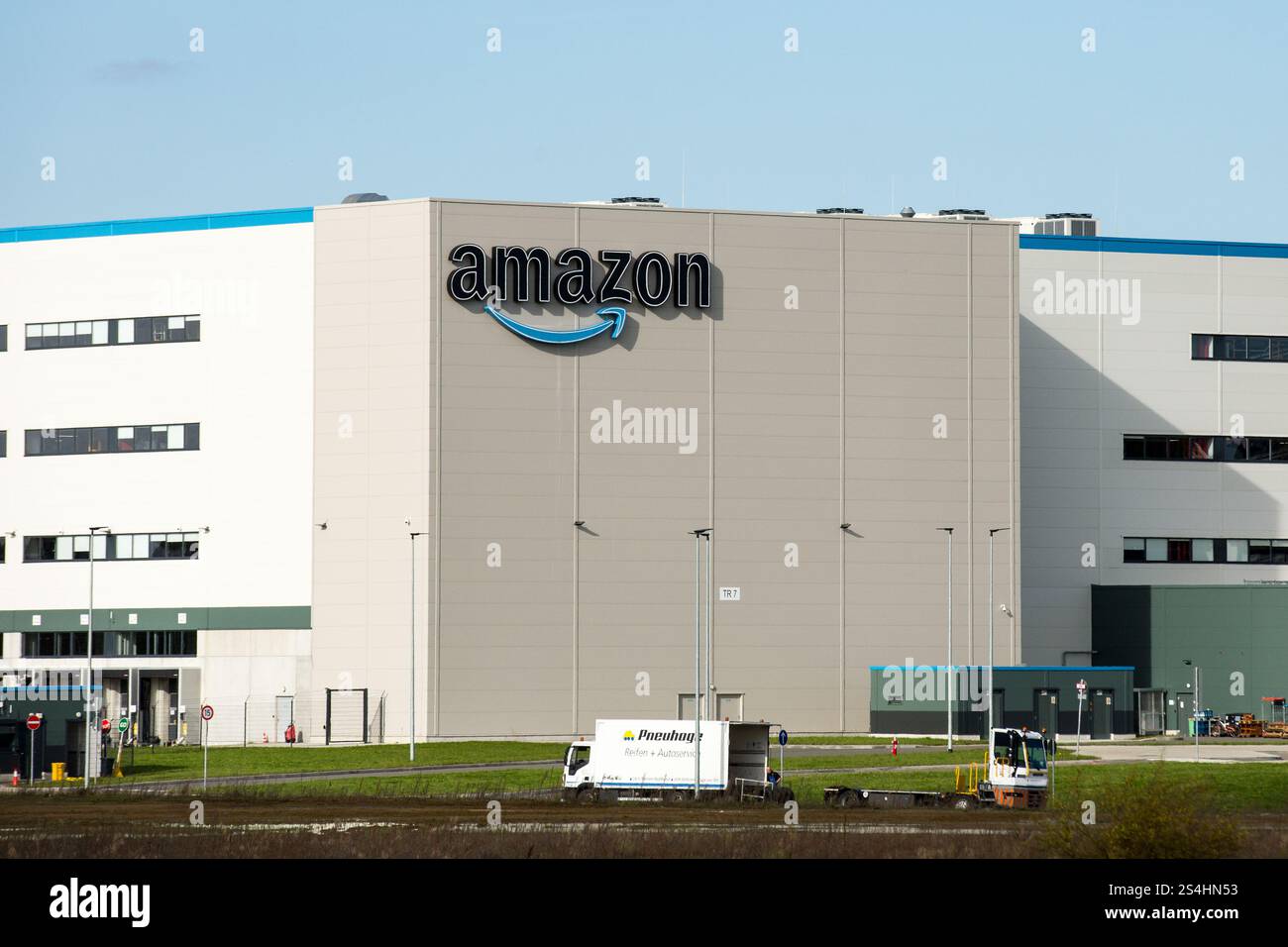 Gattendorf, Germany. 15th Oct, 2024. General view of the Amazon ...