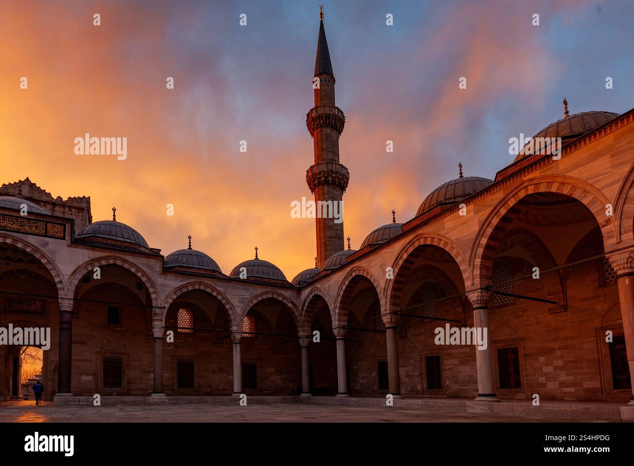 Istanbul, Turkey. Scenic twilight Suleymaniye Mosque (Suleymaniye Camii ...