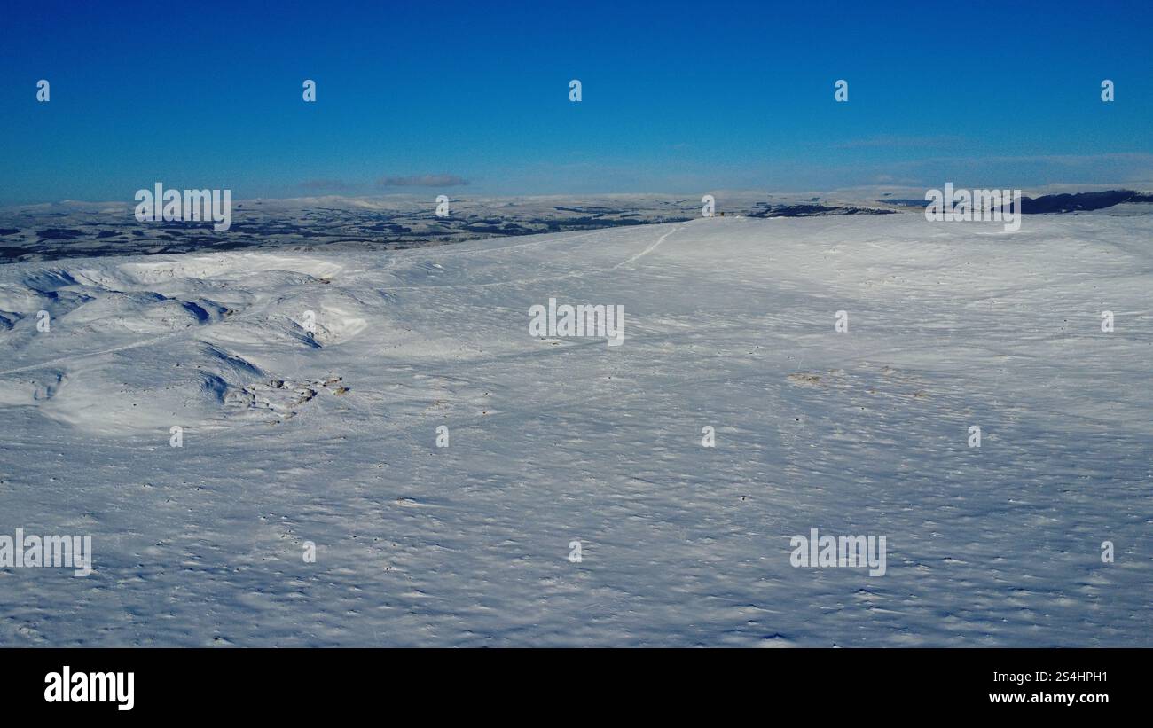 Snowy Winter Wonderland over Elslack Moor and Pinhaw Beacon ...