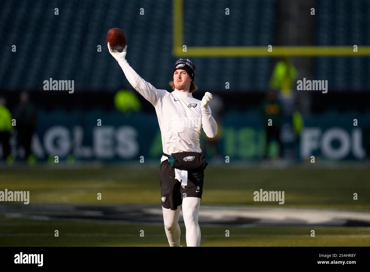 Philadelphia Eagles quarterback Kenny Pickett warms up before an NFL ...