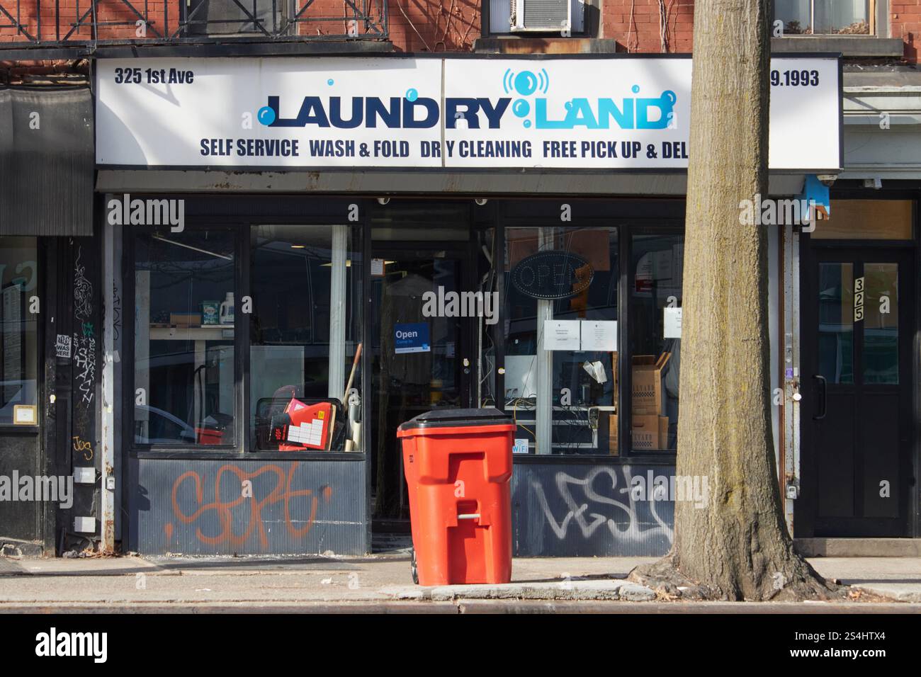 Laundryland hi-res stock photography and images - Alamy