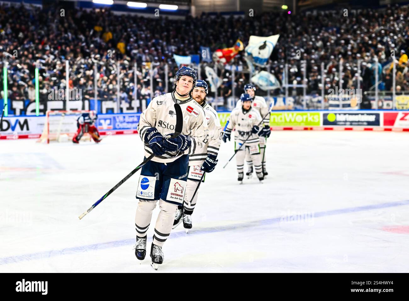 Torjubel, Jubel, Freude bei Torschütze Joshua Samanski (Straubing ...