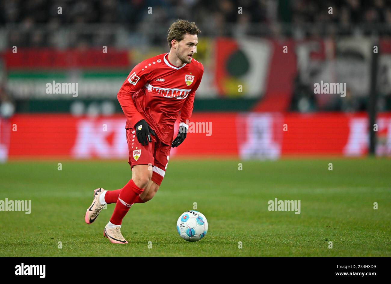 Jacob Bruun Larsen VfB Stuttgart (25) Aktion am Ball FC Augsburg vs ...