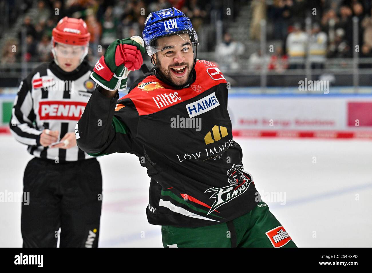 Augsburg, Deutschland. 12th Jan, 2025. jubelt nach seinem verwandeltem ...