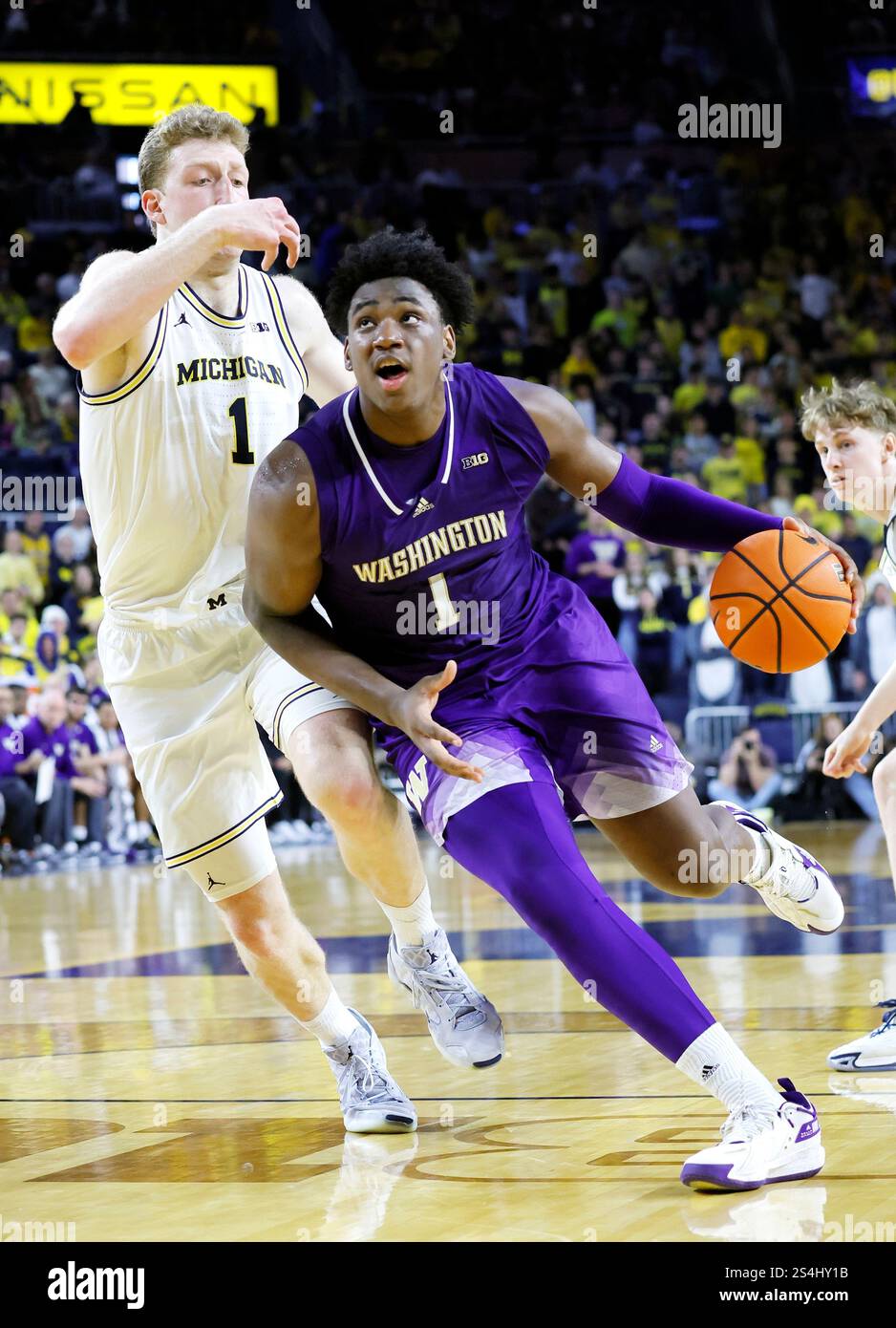 Washington forward Great Osobor, right, drives to the basket against ...