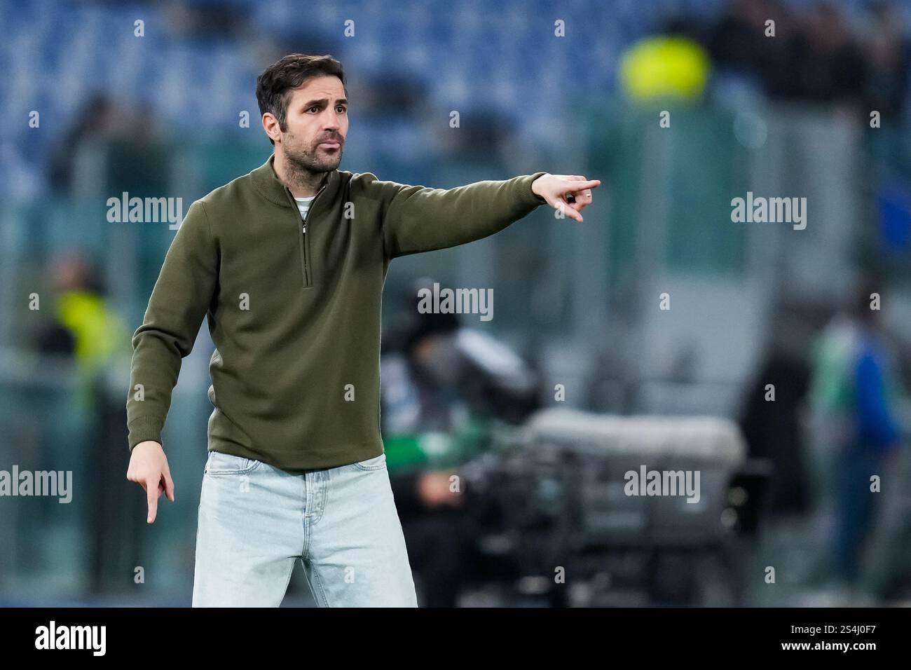 Rome, Italy. 10th Jan, 2025. Cesc Fabregas head coach of Como 1907 gestures during the Serie A ...