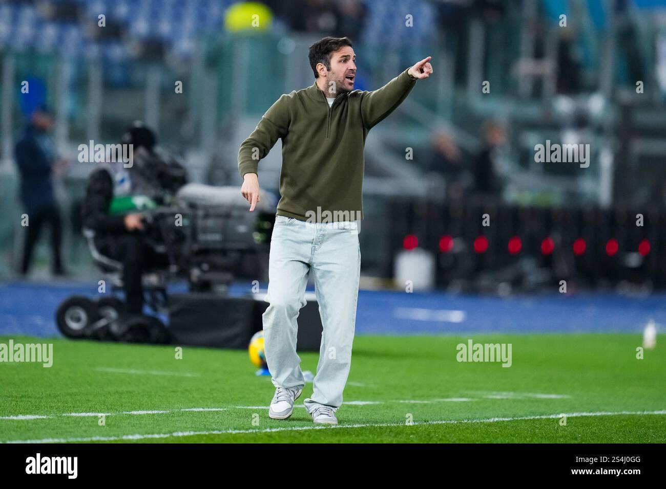 Rome, Italy. 10th Jan, 2025. Cesc Fabregas head coach of Como 1907 gestures during the Serie A ...