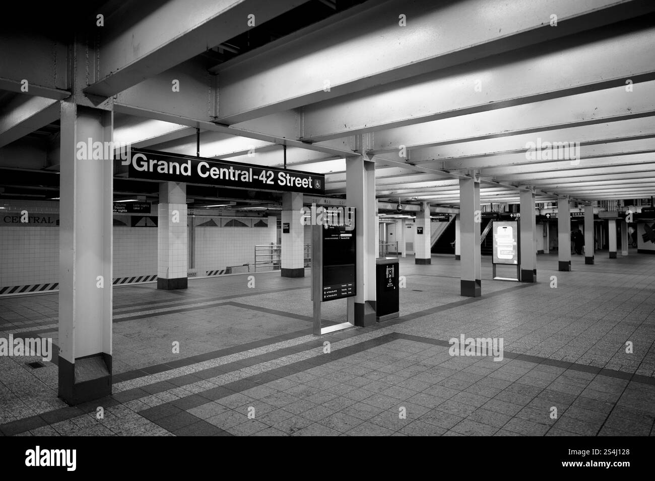 A subway platform at Grand Central Terminal, Manhattan, New York City ...
