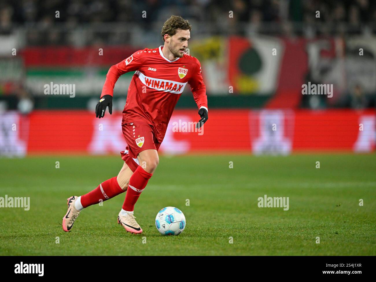 Jacob Bruun Larsen VfB Stuttgart (25) Aktion am Ball FC Augsburg vs ...