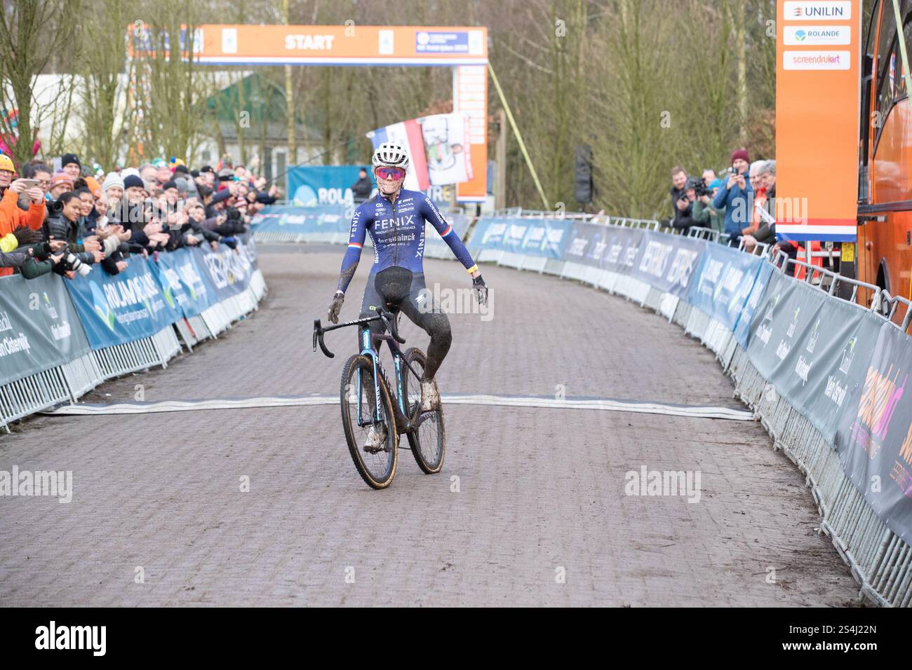 Oisterwijk (NED), CYCLOCROSS, JANUARY 12 Puck Pieterse pakt de ...