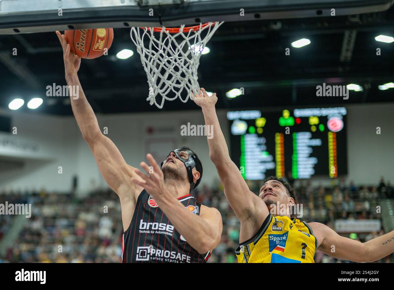 ilip Stanic (Bamberg Baskets, #65), Joel Scott (MHP Riesen Ludwigsburg ...