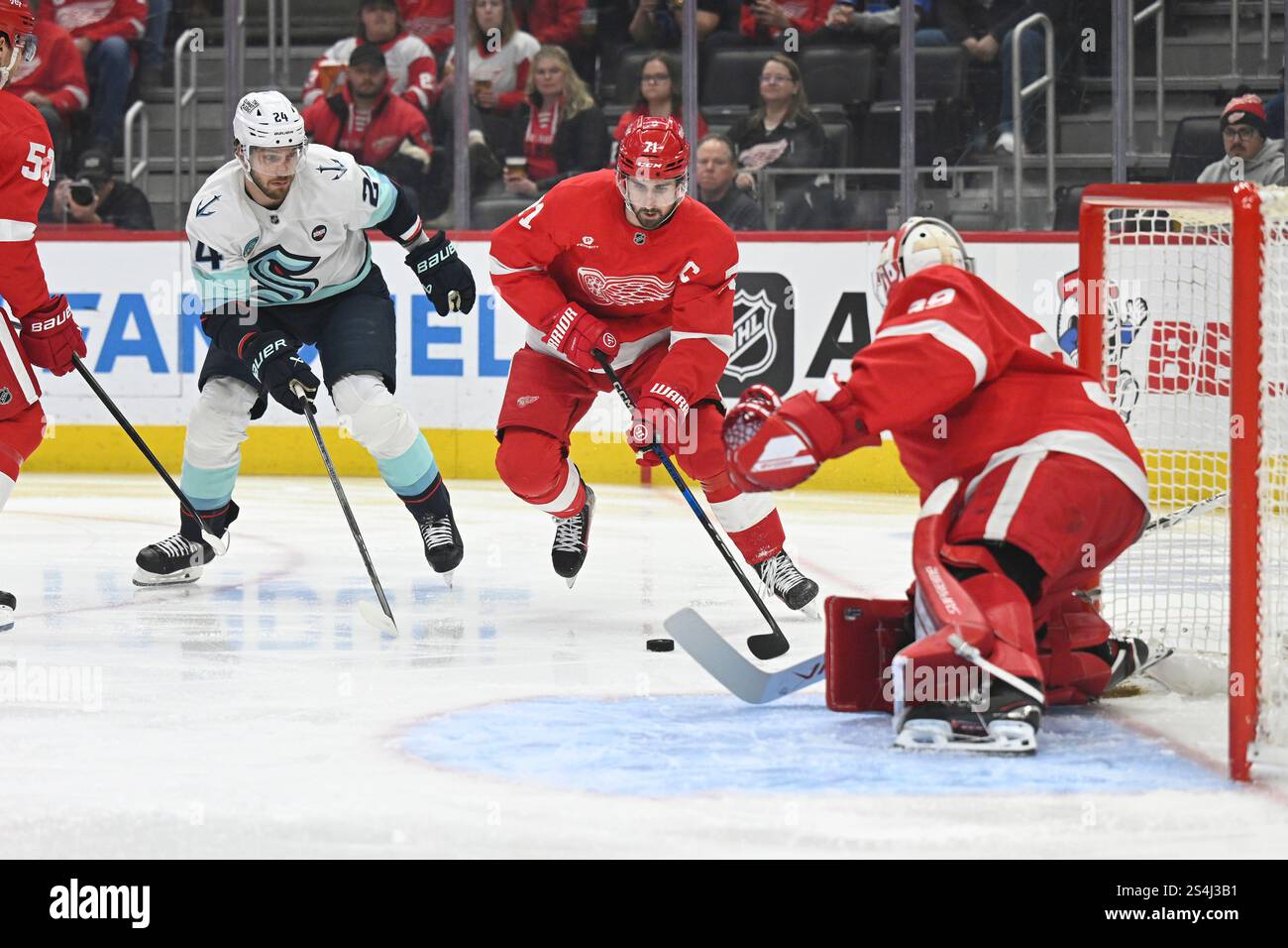 Detroit Red Wings center Dylan Larkin (71) moves the puck in between ...