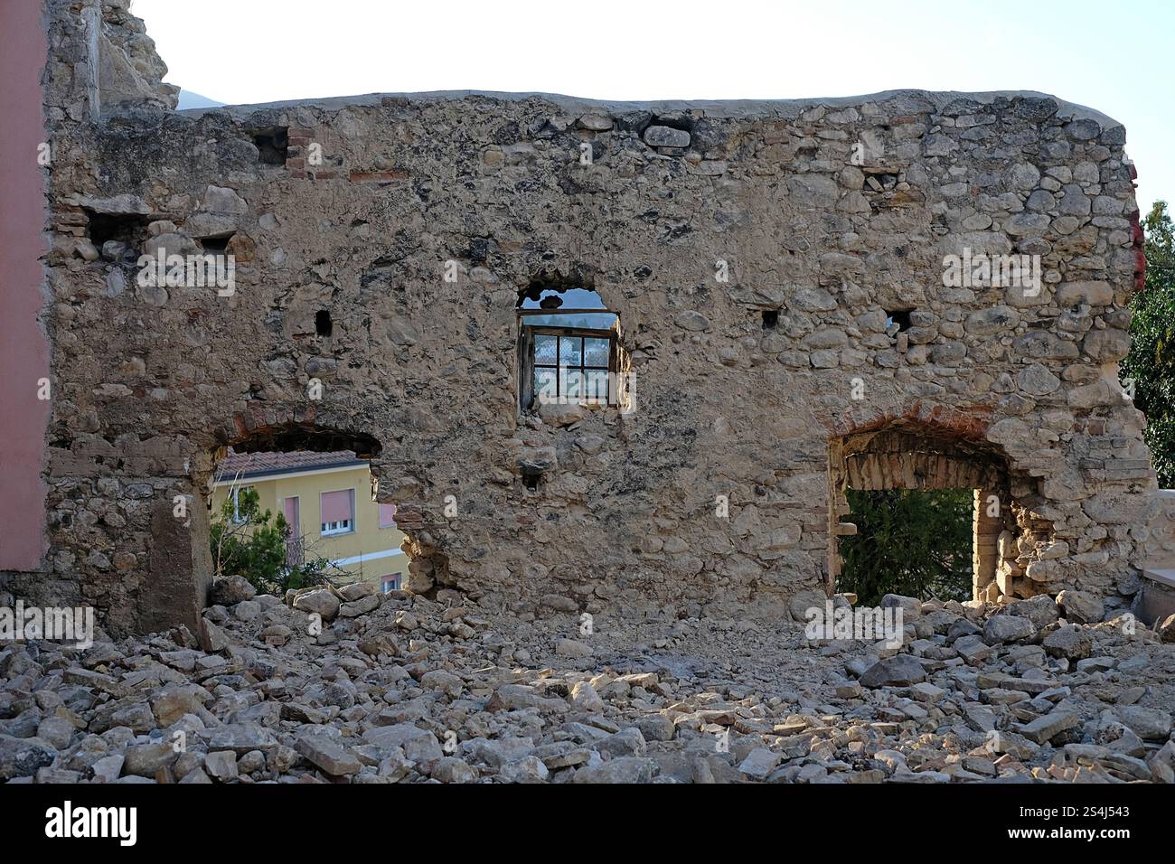Guardiagrele ruined wall hi-res stock photography and images - Alamy