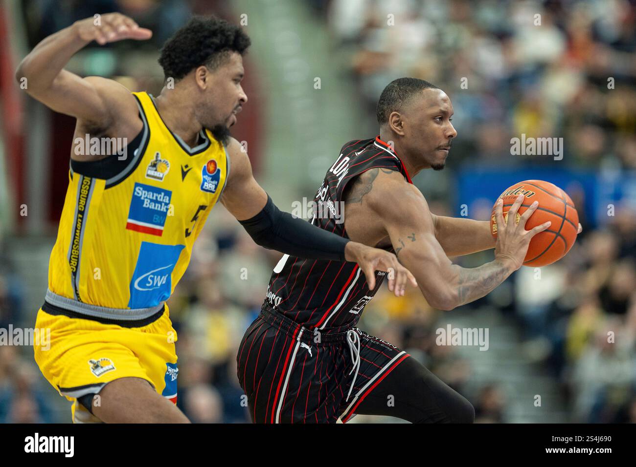 Ludwigsburg, Deutschland. 12th Jan, 2025. Justin Simon (MHP Riesen ...
