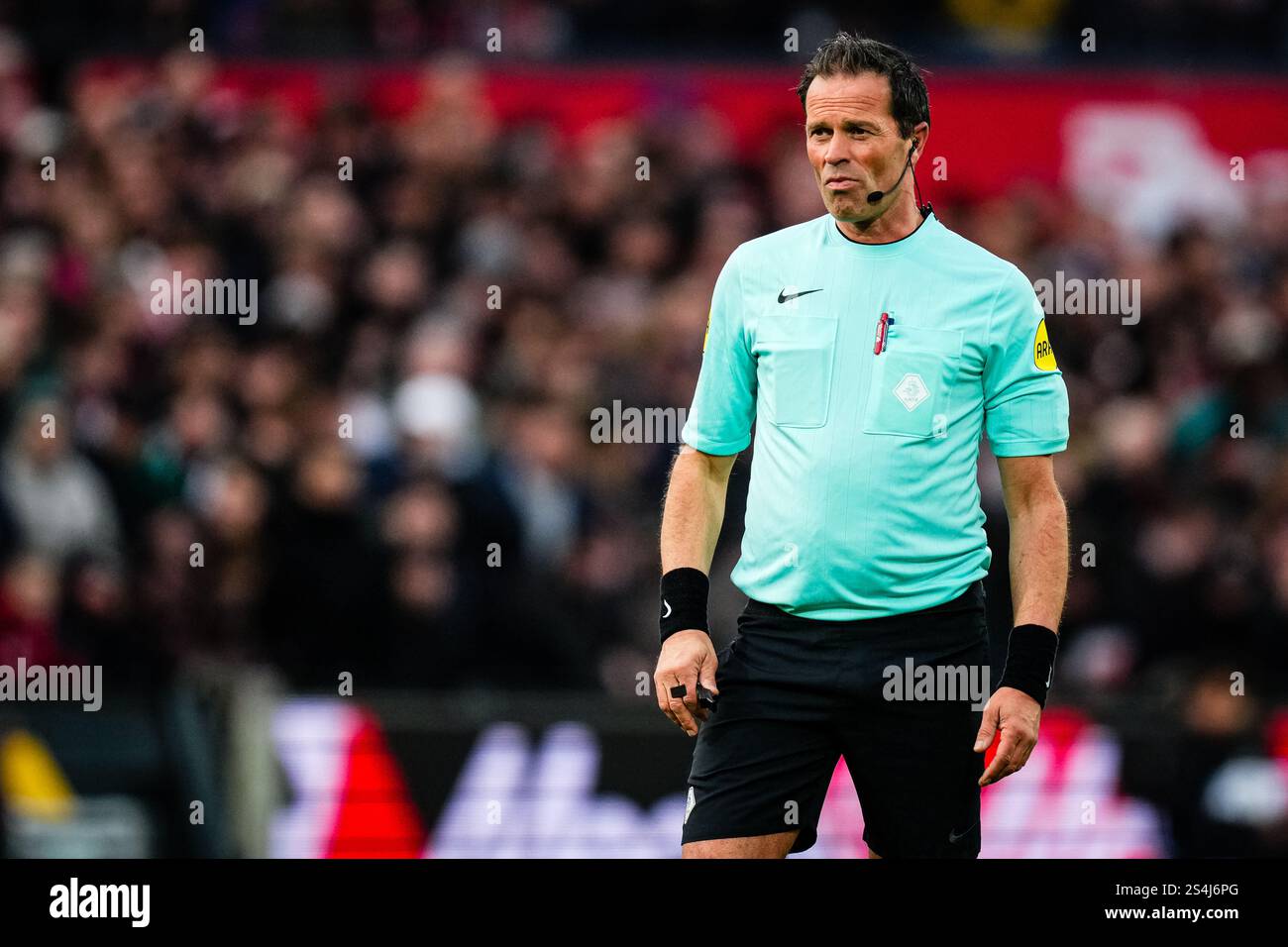 Rotterdam, The Netherlands. 12th Jan, 2025. Rotterdam - Referee Bas ...