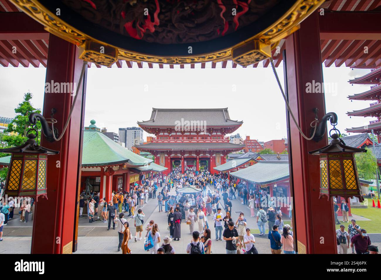 Hozomon (Treasure House Gate) with big lantern at Senso Ji Temple at ...