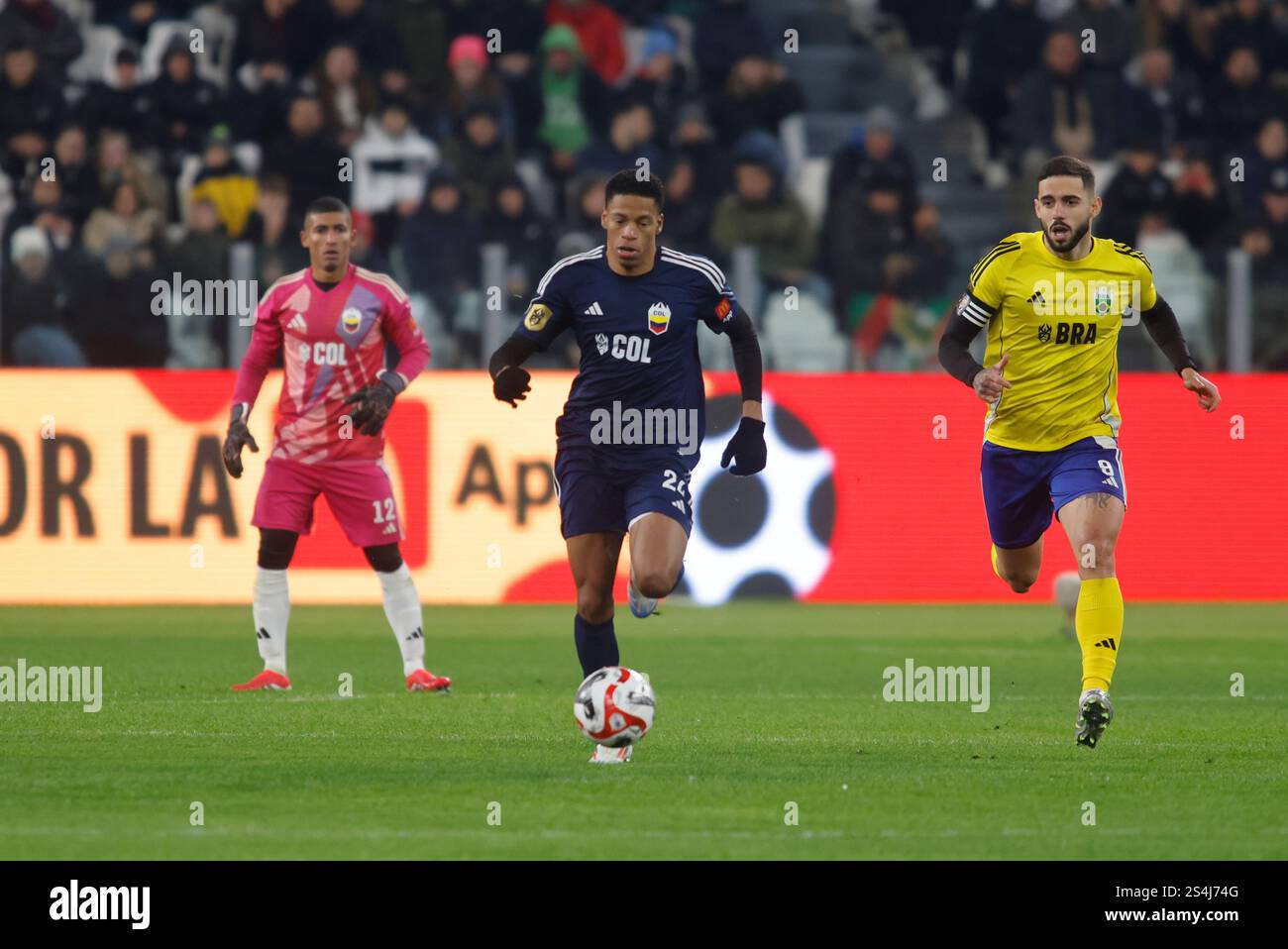 Turin, Italy. 12th Jan, 2025. La Fiera of Colombia during the Kings ...