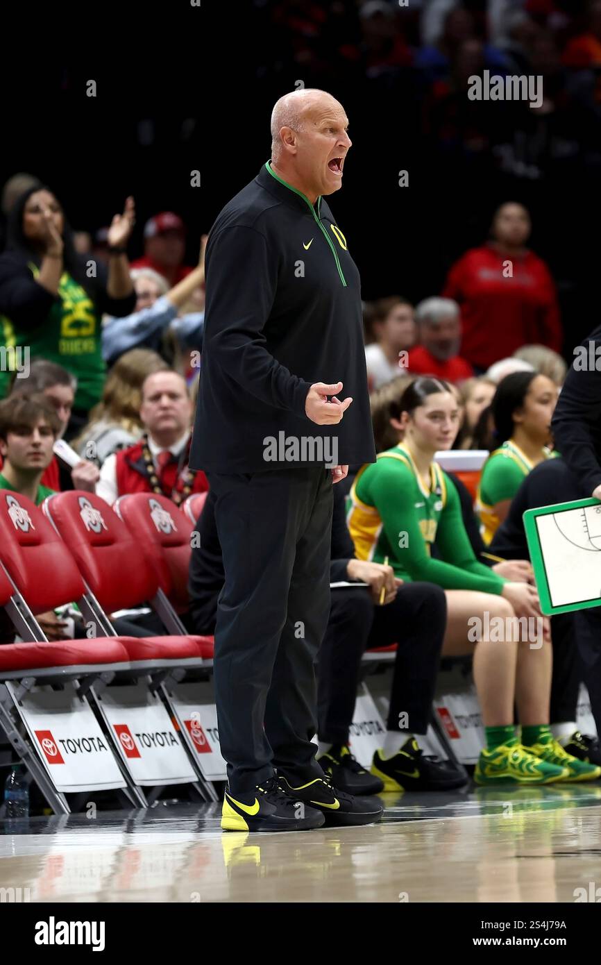 Oregon head coach Kelley Graves yells to his players during an NCAA ...
