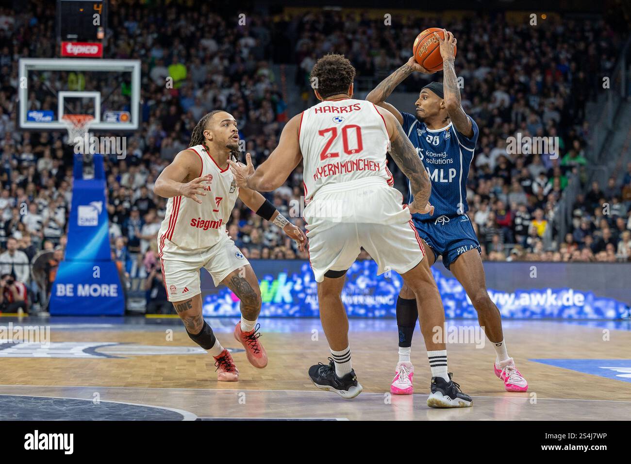 Michael Weathers (MLP Academics Heidelberg, #20), Carsen Edwards (FC ...