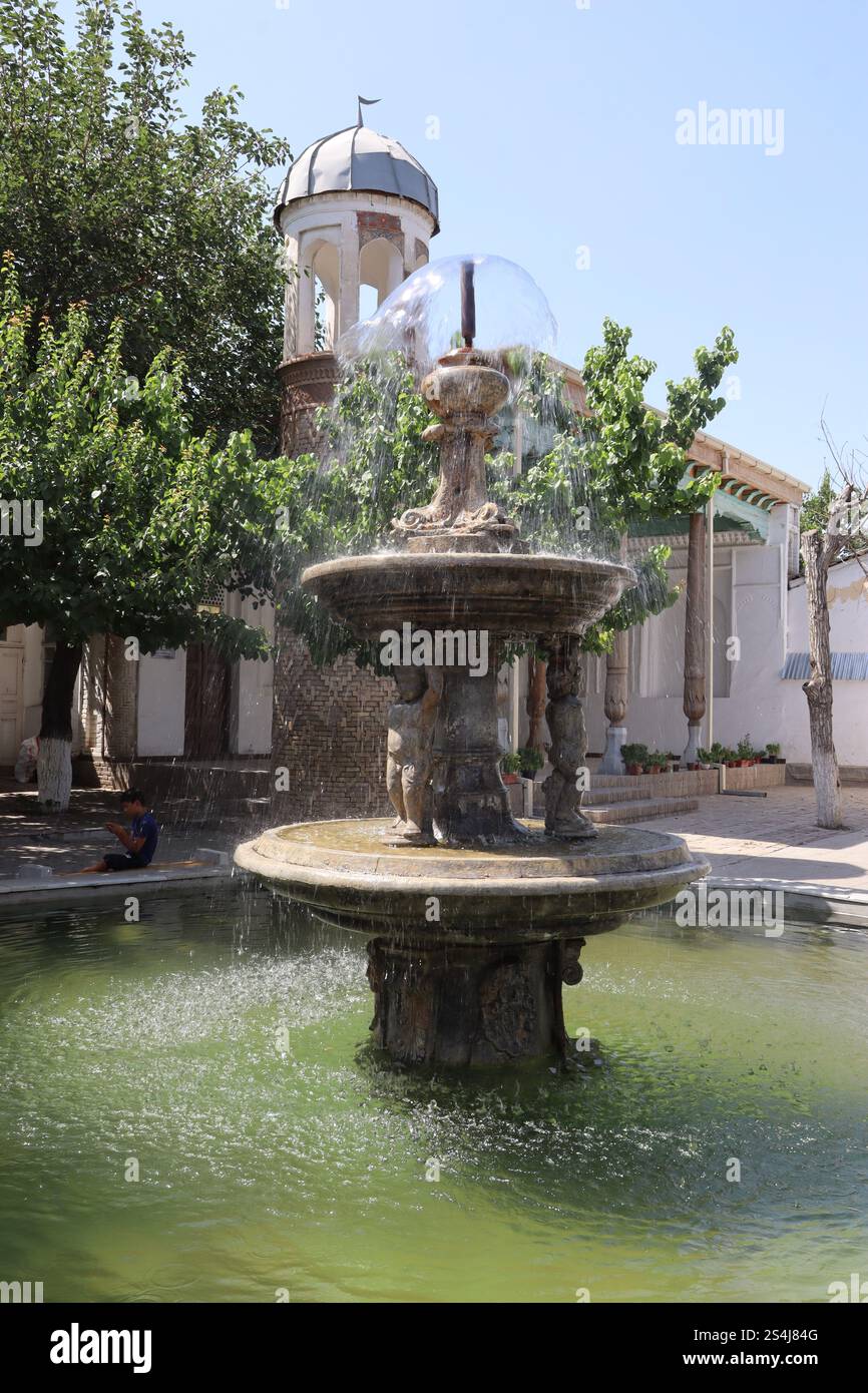 Fountain at the Mubarak Mahallah Mosque. Samarkand Stock Photo - Alamy