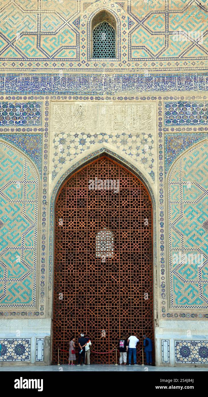 Entrance iwan hi-res stock photography and images - Alamy