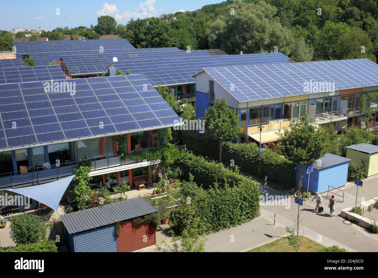 Houses with solar roofs (photovoltaic cells) in the sustainable suburb ...