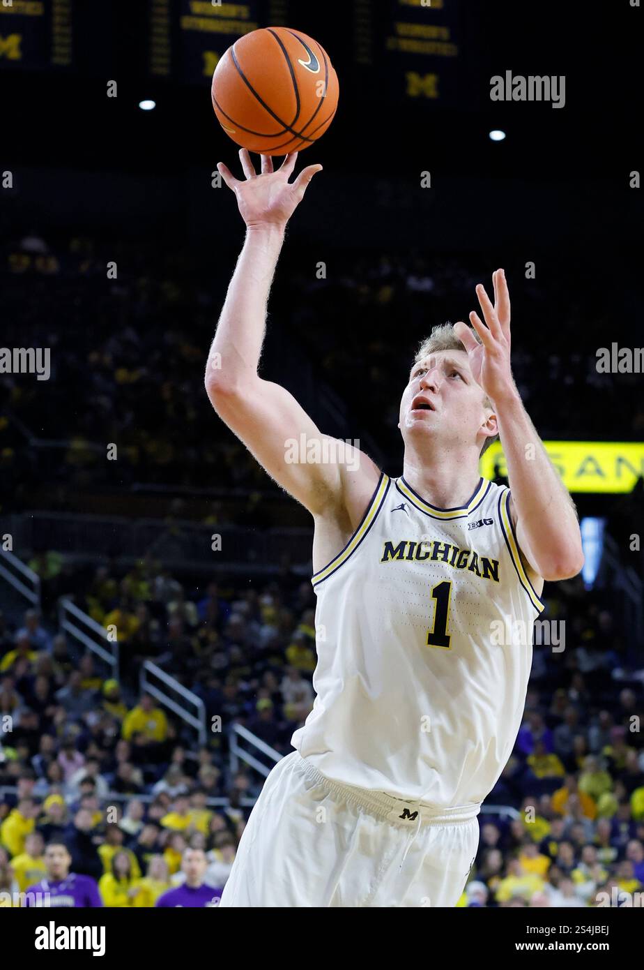 Michigan center Danny Wolf (1) takes a shot against Washington during ...
