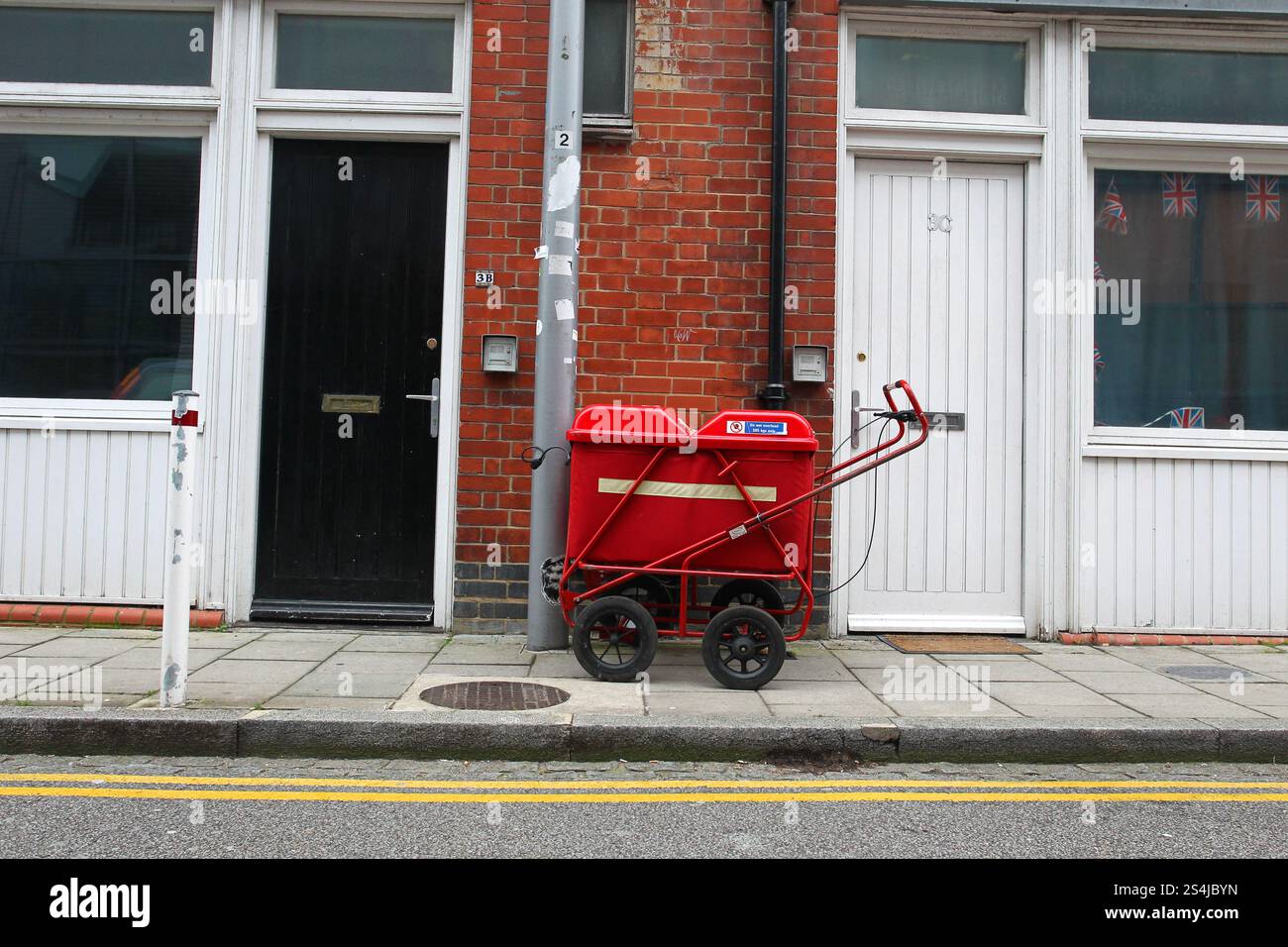 Lockable trolley hi-res stock photography and images - Alamy