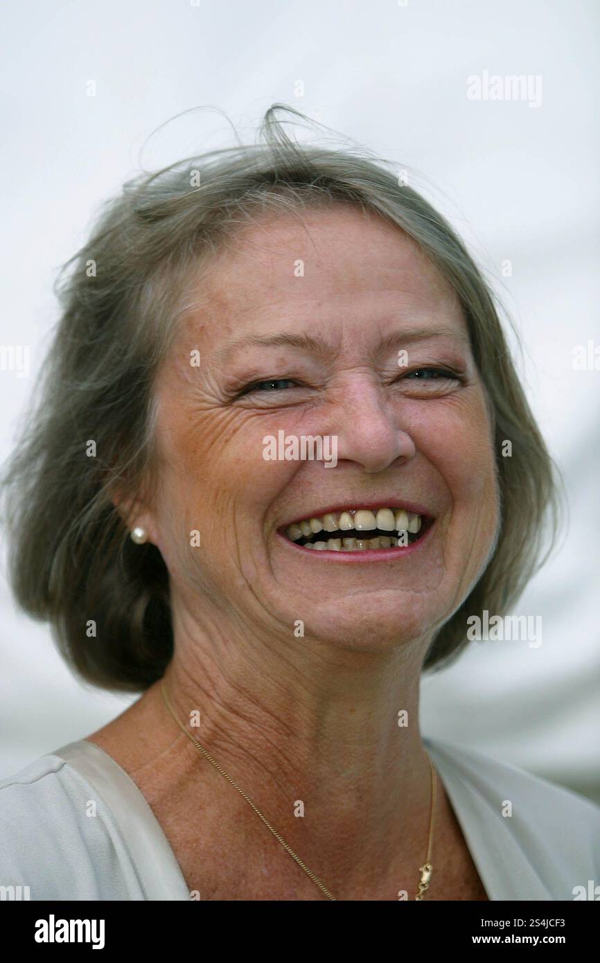 Kate adie reporting hi-res stock photography and images - Alamy