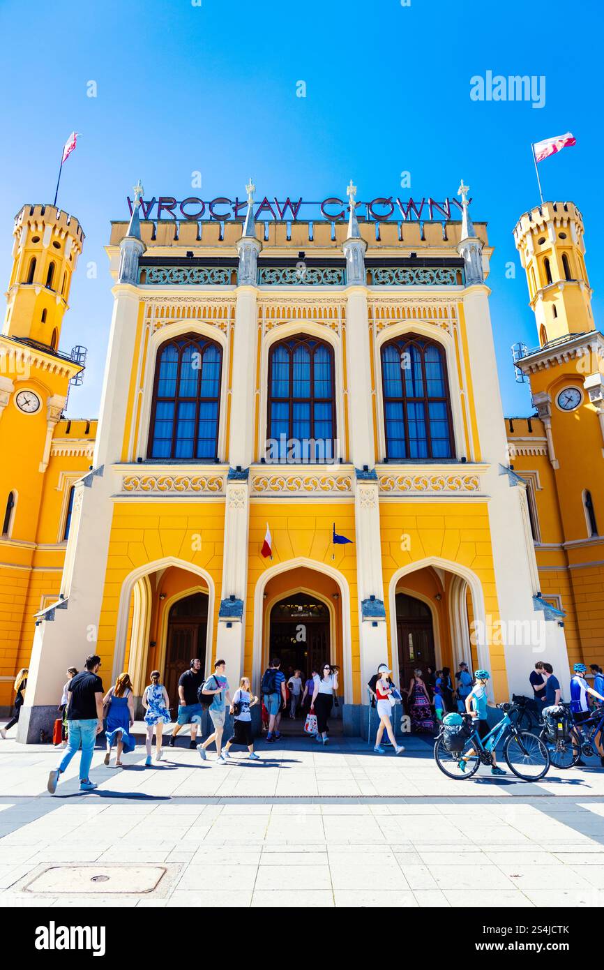 Wroclaw glowny main railway hi-res stock photography and images - Alamy