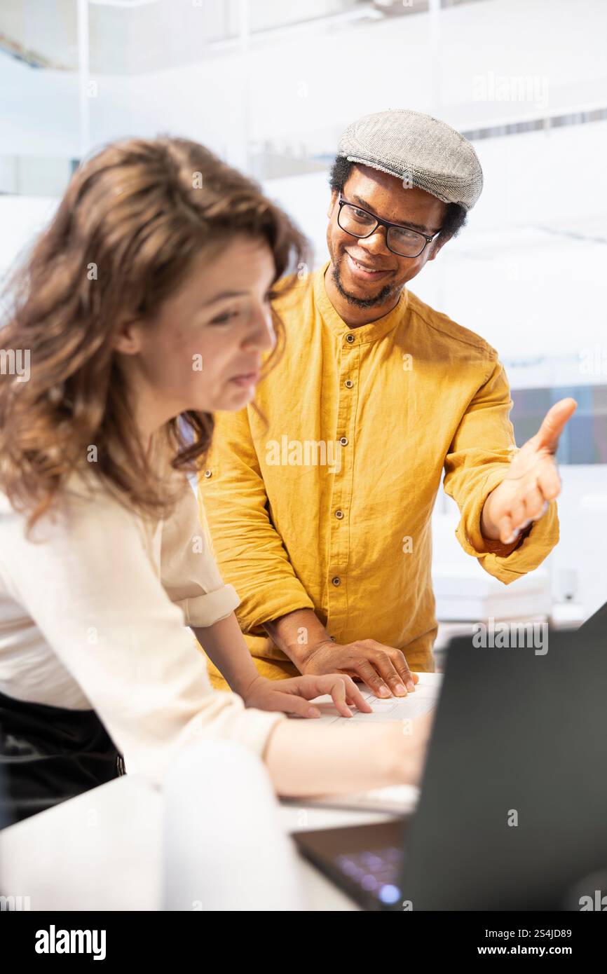 Real estate agent engaging hi-res stock photography and images - Alamy