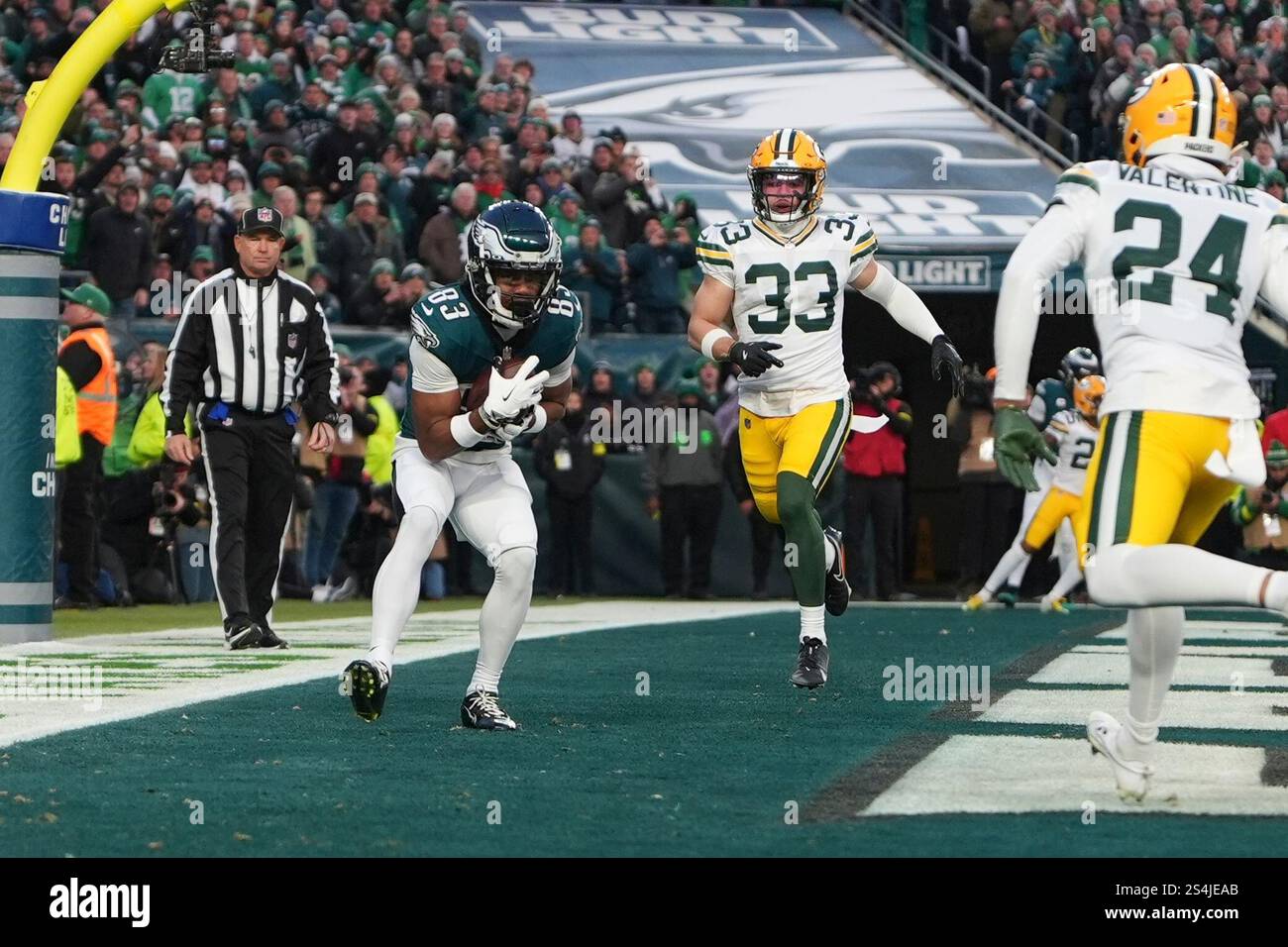Philadelphia Eagles wide receiver Jahan Dotson (83) pulls in a ...