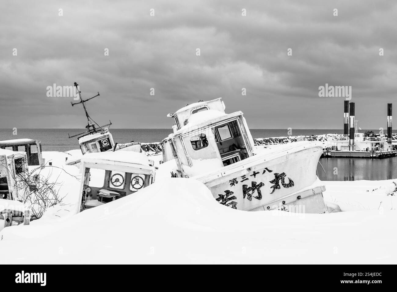 Japanese Fishing Boat Graveyard at Sea of Japan Stock Photo - Alamy