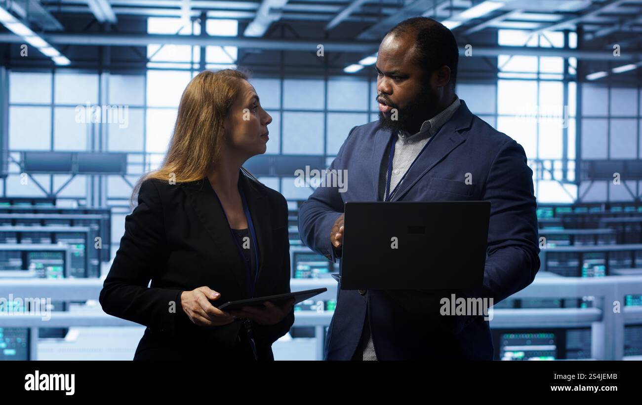 Server room manager supervise hi-res stock photography and images - Alamy