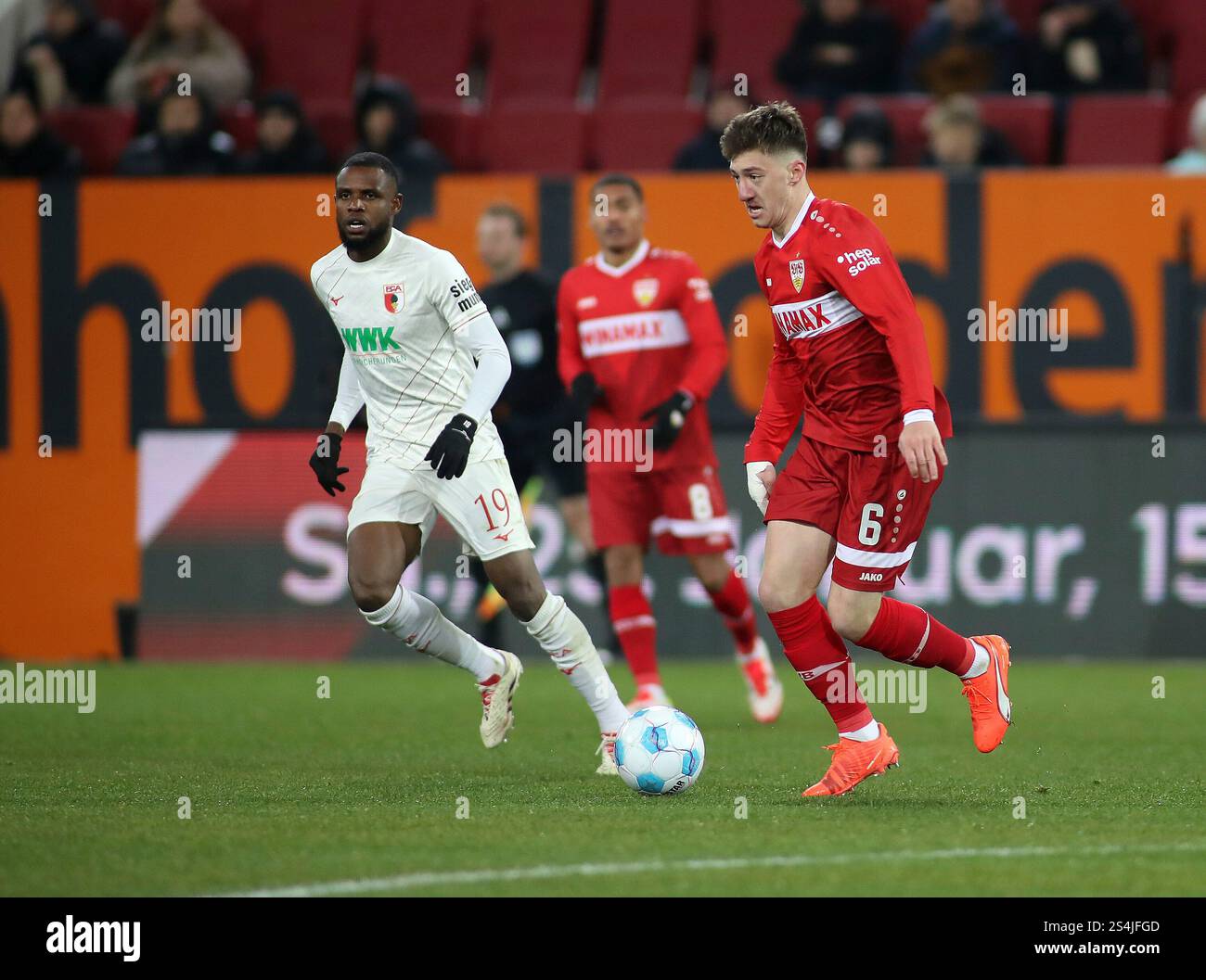 Angelo stiller vfb stuttgart mit ball im angriff hi-res stock ...