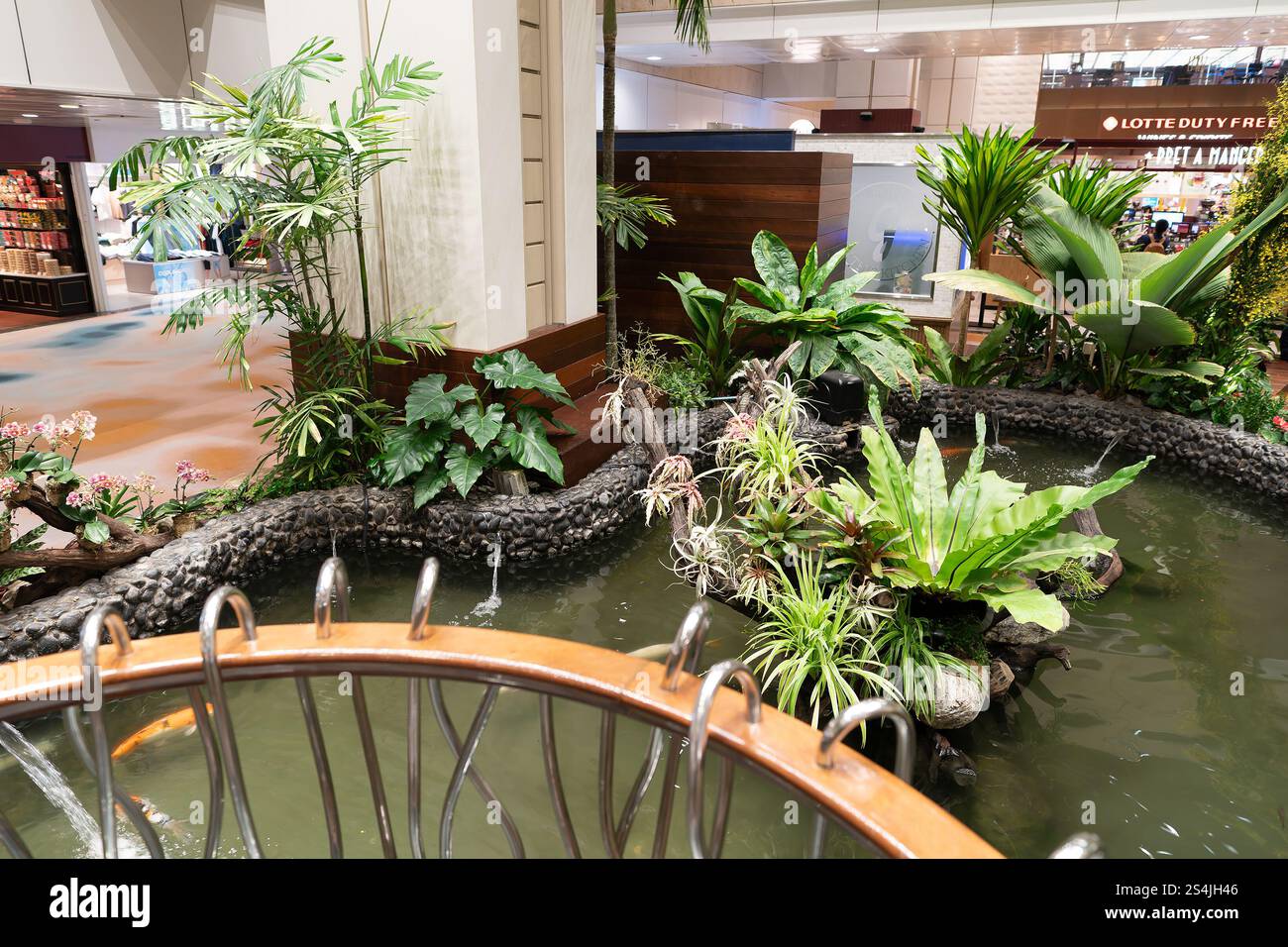 SINGAPORE - AUGUST 25, 2024: a view from a small observation platform ...