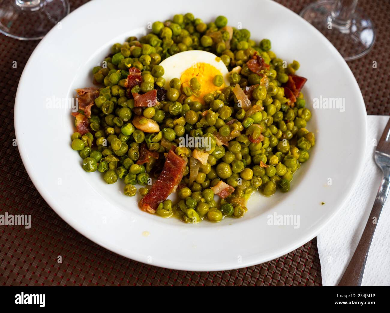 Typical Spanish side dish peas with jamon Stock Photo - Alamy
