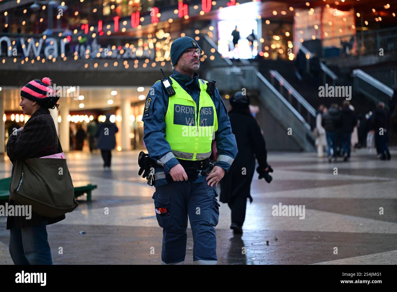 Stockholm, Uppland, Sweden. December 28 2024. Security guard on Sergels ...