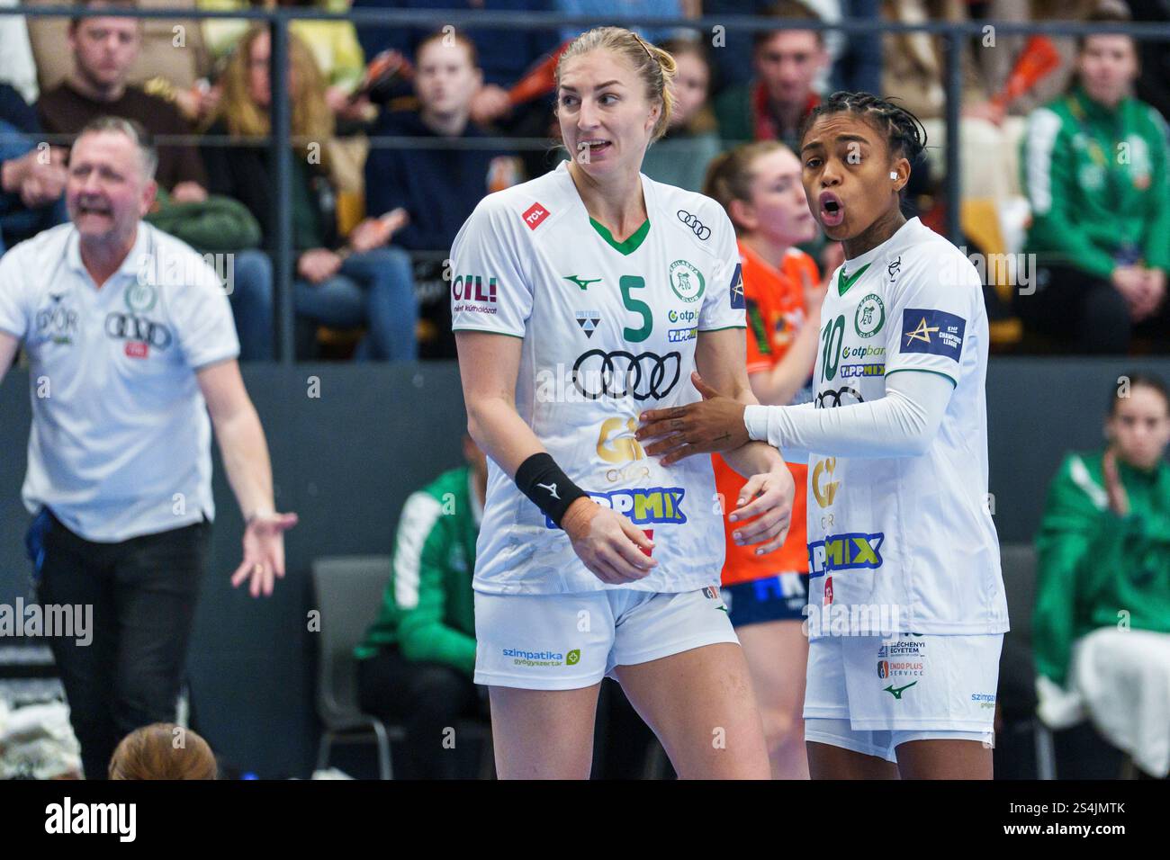 Odense, Denmark. 12th Jan, 2025. Linn Blohm (5) and Bruna de Paula (10 ...