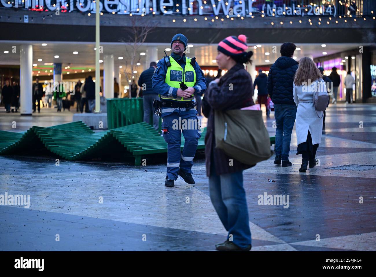 Stockholm, Uppland, Sweden. December 28 2024. Security guard on Sergels ...