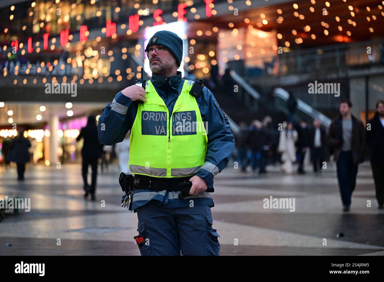 Stockholm, Uppland, Sweden. December 28 2024. Security guard on Sergels ...