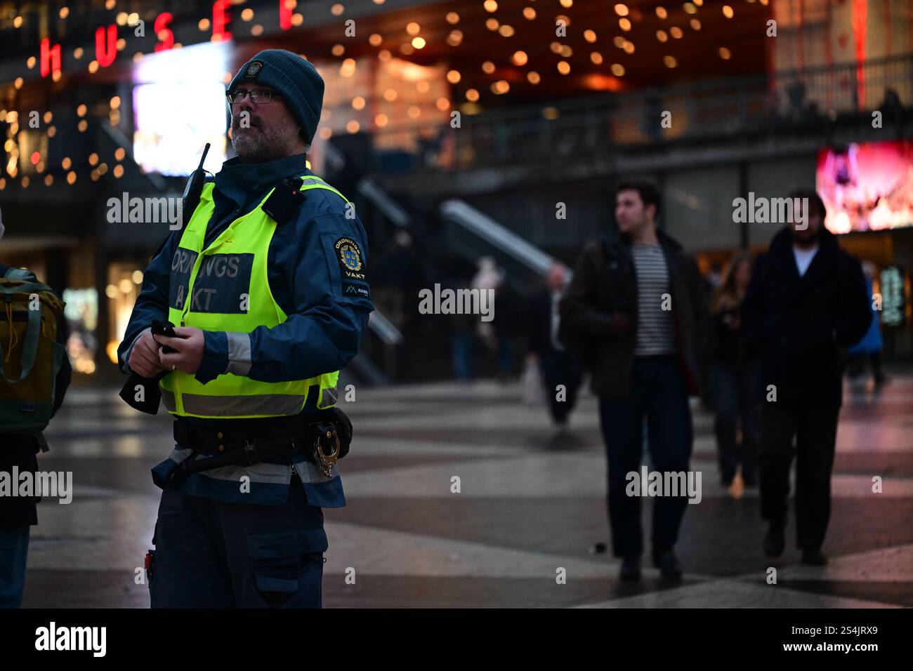 Stockholm, Uppland, Sweden. December 28 2024. Security guard on Sergels ...
