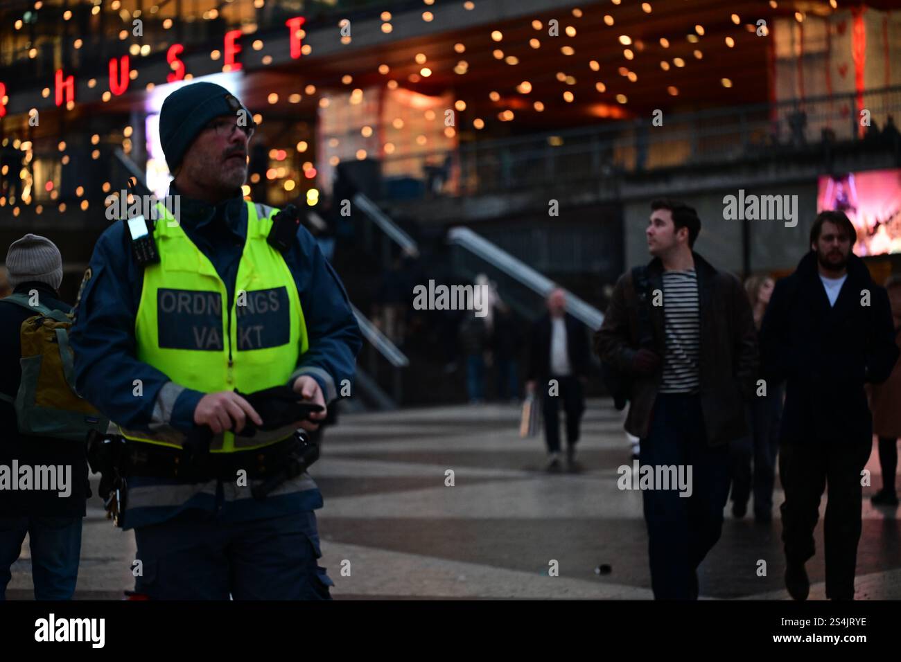 Stockholm, Uppland, Sweden. December 28 2024. Security guard on Sergels ...