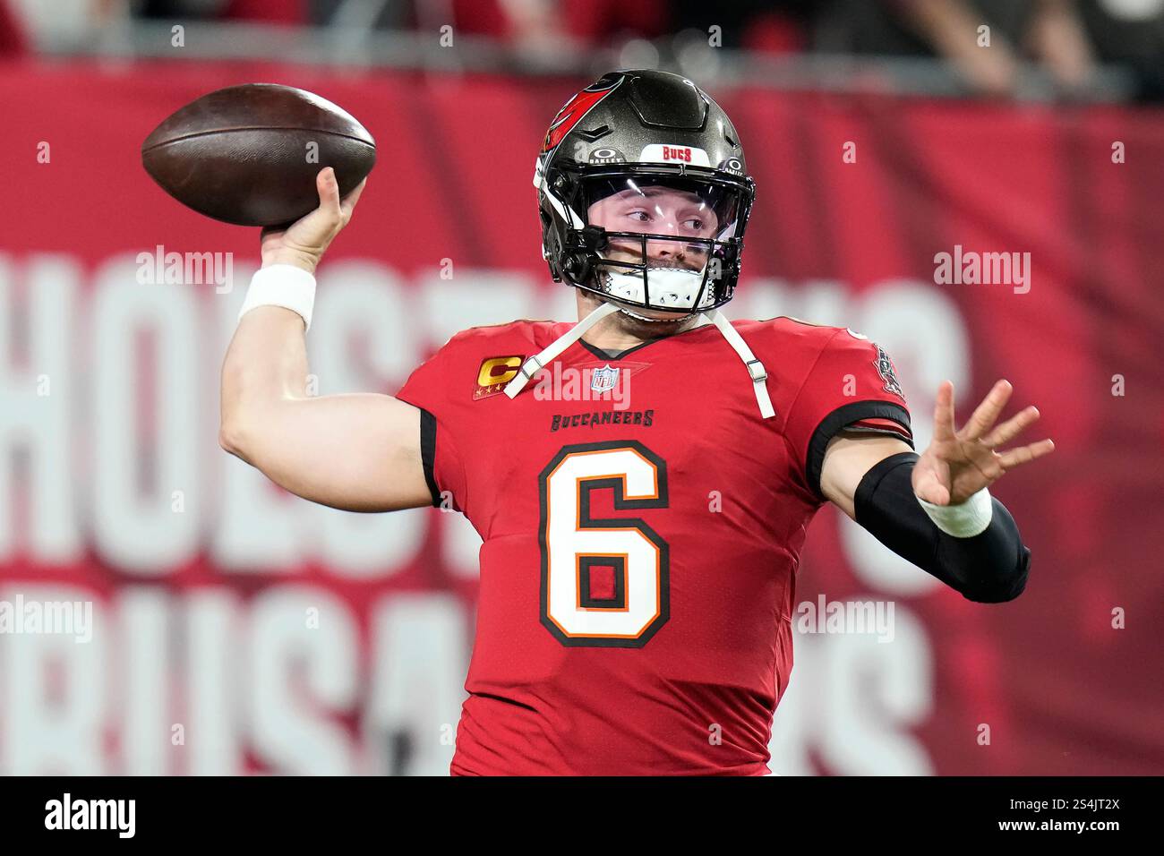 Tampa Bay Buccaneers quarterback Baker Mayfield (6) warms up before an ...