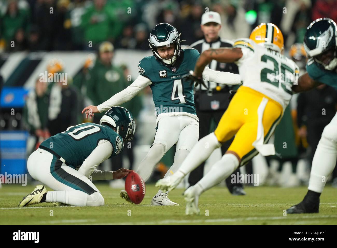 Philadelphia Eagles' Jake Elliott (4) kicks a field goal during the ...