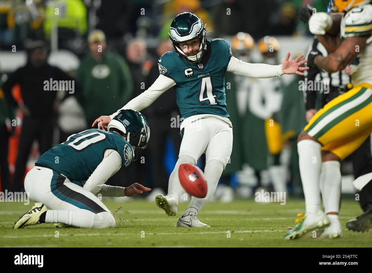 Philadelphia Eagles' Jake Elliott (4) kicks a field goal during the ...