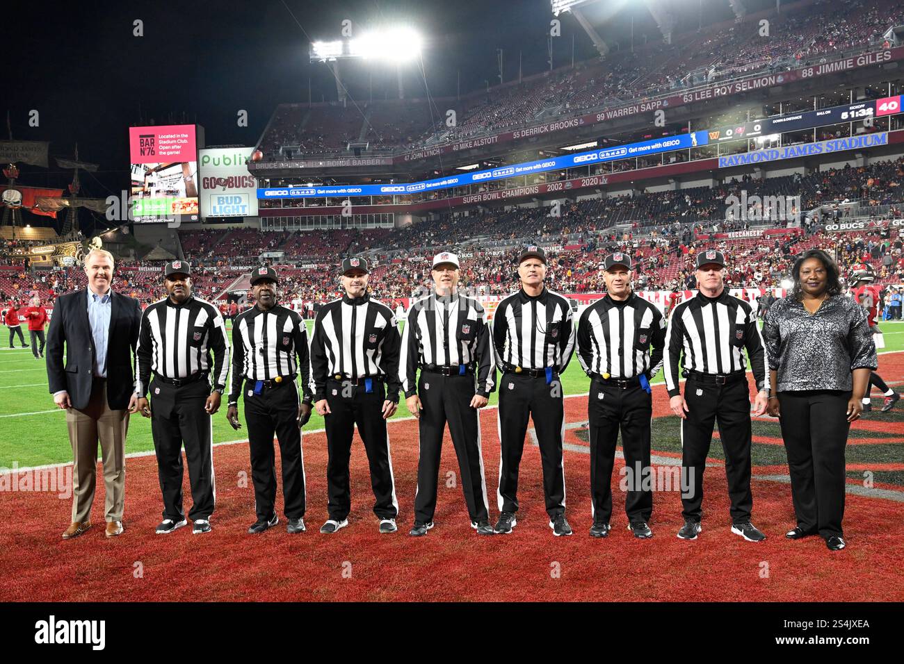 Side judge Keith Washington, from second from left, poses with umpire ...